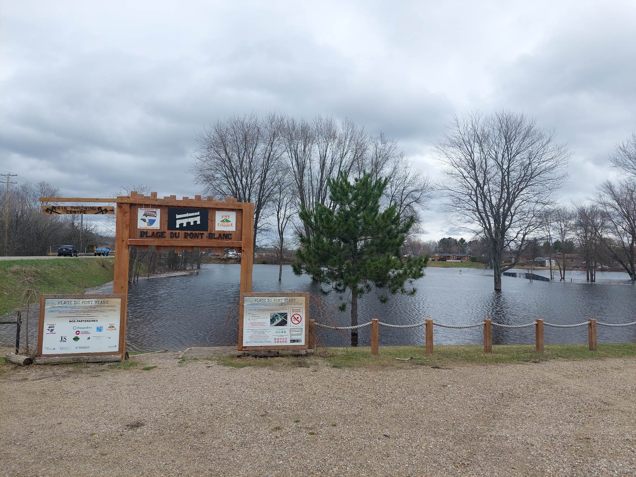 Floods along the Coulonge River; Municipality of Mansfield in ...