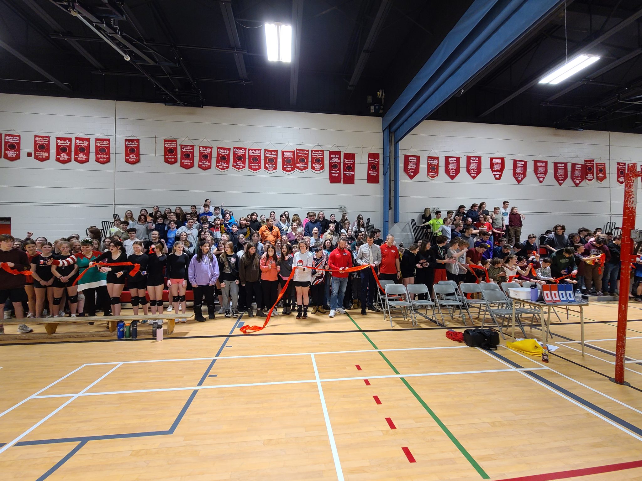 Pontiac High School unveils new crowd-funded bleachers – CHIPM FM