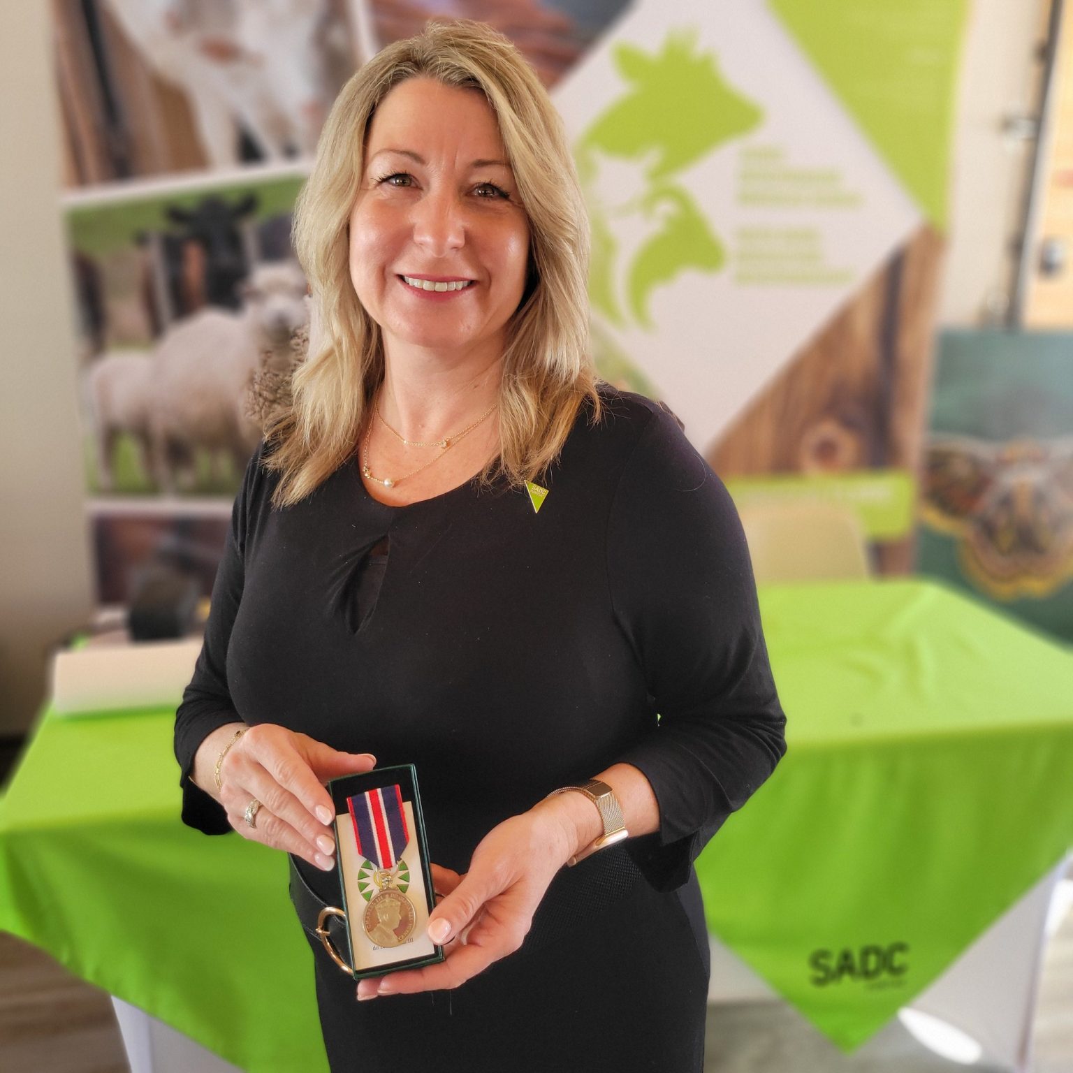 Entrevue – Rhonda Perry – récipiendaire Médaille du couronnement du Roi ...